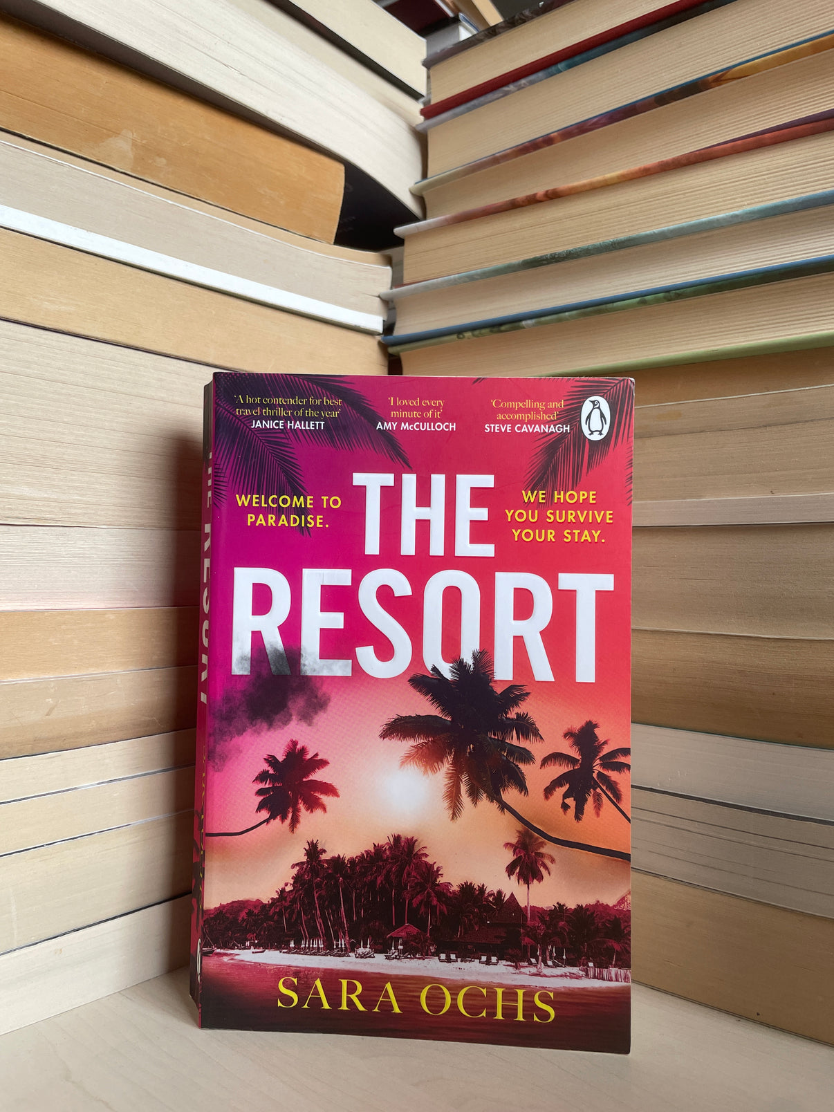 Sara Ochs - The Resort – LIBRIS